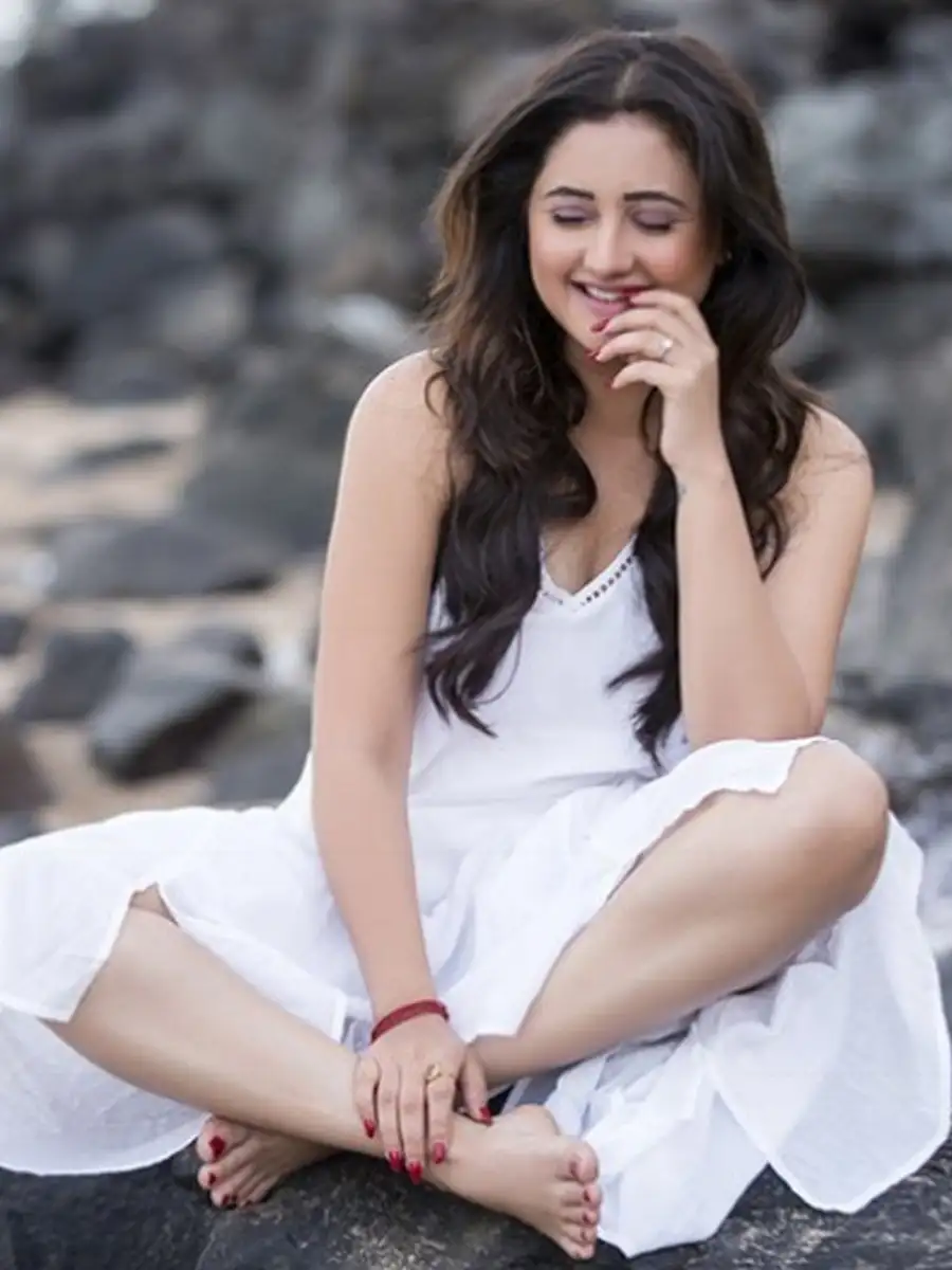 Rashmi Desai Hot And Glamorous Photos: रश्मि देसाई हॉट एंड सेक्सी पिक्स: कभी बी-ग्रेड भोजपुरी ...