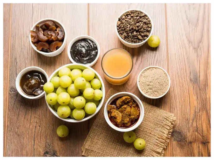 அடர் பச்சை , சிவப்பு, ஆரஞ்சு மற்றும் மஞ்சள் நிற காய்கறிகள் மற்றும் ...