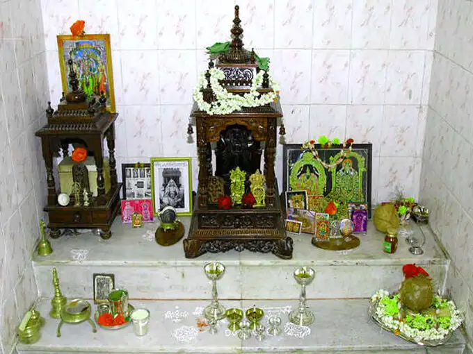 देवघरातील मूर्ती