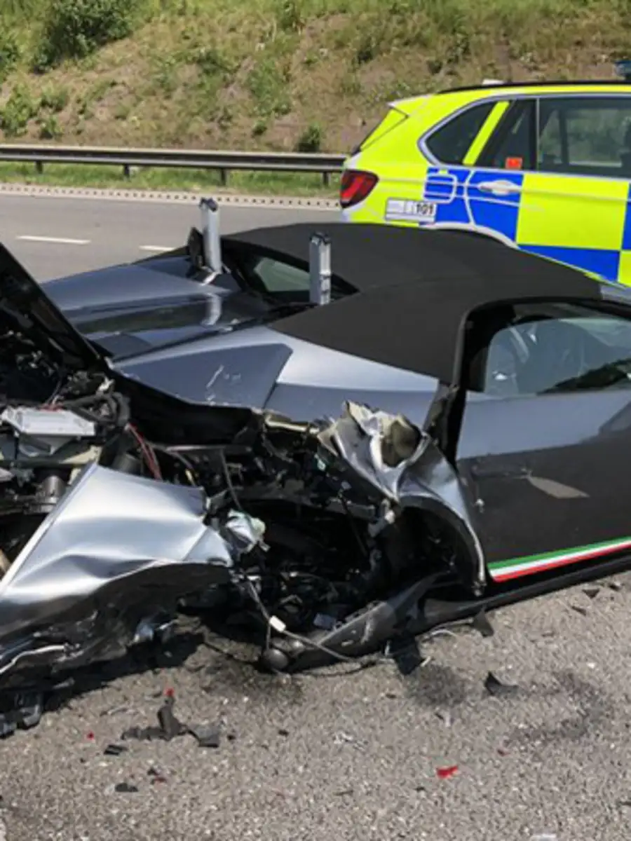 Brand New Lamborghini Car Crash After 20 Minutes It Was Purchased To ...