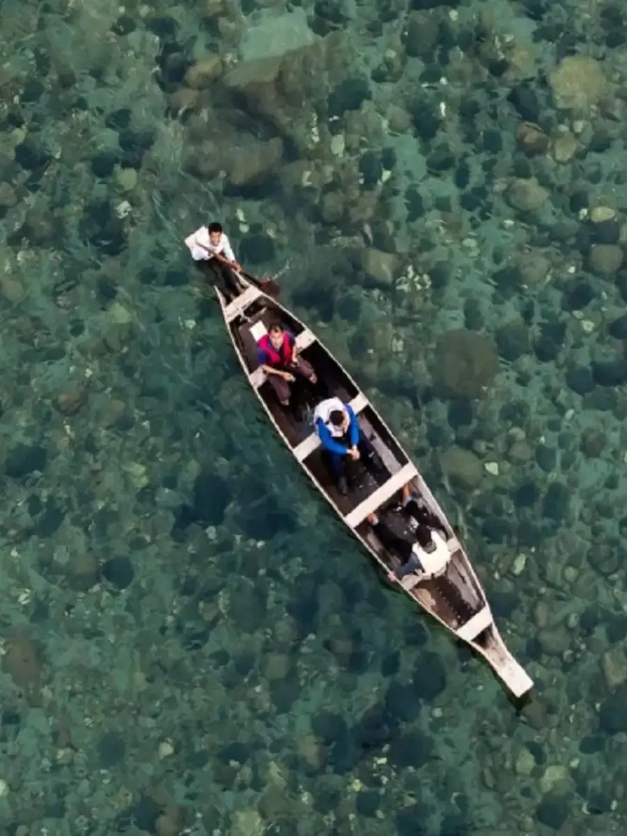 कांच की तरह दिखता है उमंगोट नदी का पानी - | Navbharat Times