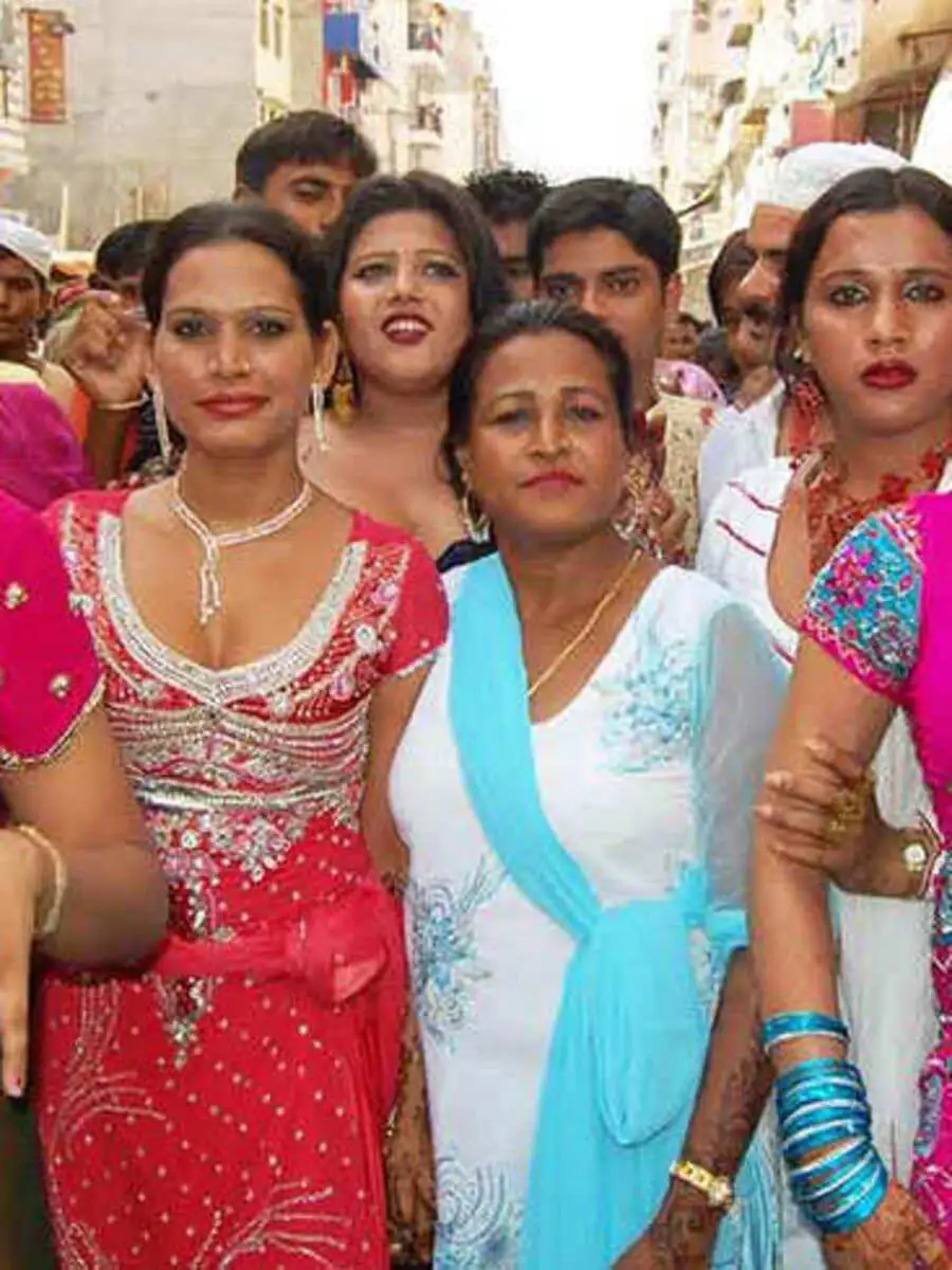 What Happens With Body Of Hijras After Their Death, Kinnar Death ...