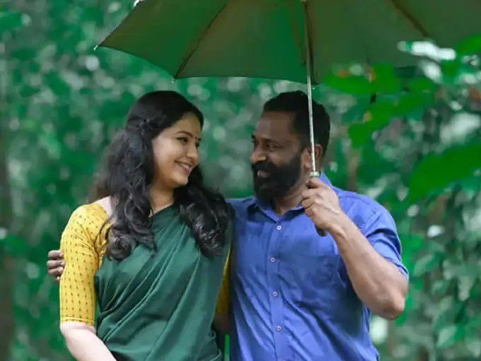 വിവാഹ ശേഷം പലരും ചോദിച്ചിട്ടുണ്ട്, ഈ കോന്തനെ എന്തിനാ വിവാഹം ചെയ്തത് ...