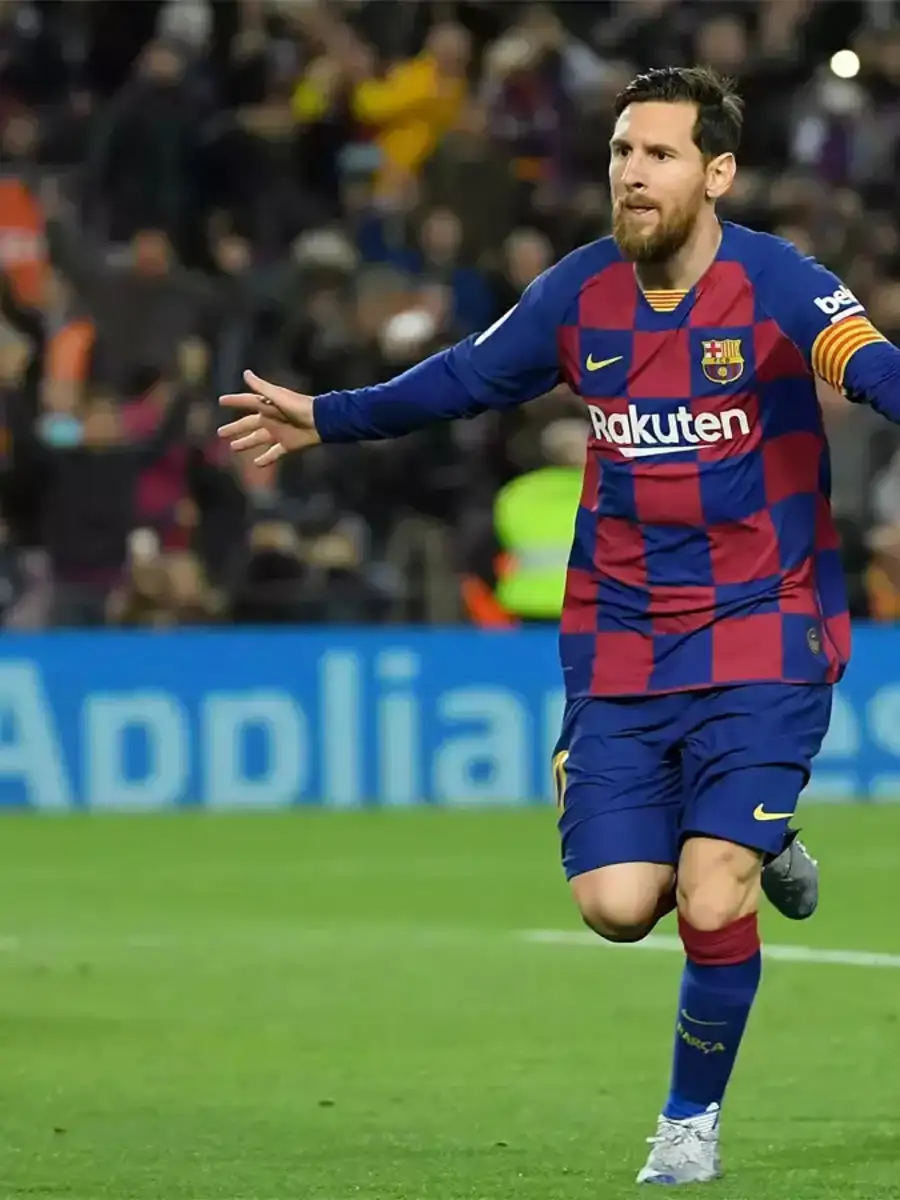 Why do football players spit so much? Know the Science behind here ...