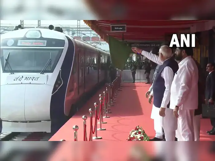Maharashtra | Prime Minister Narendra Modi flags off the Vande Bharat ...