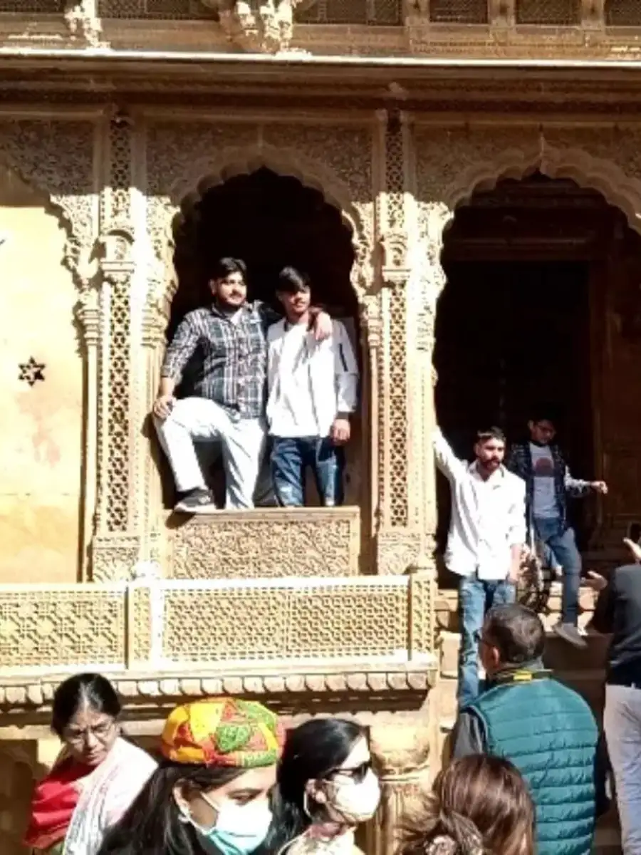 जैसलमेर की गली-गली में देसी-विदेशी सैलानियों का जमावड़ा | Navbharat Times