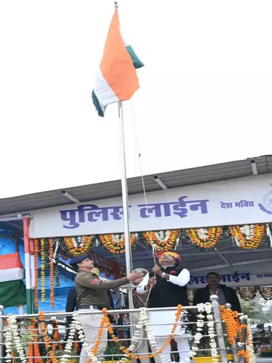 विदिशा में विश्वास सारंग ने किया ध्वजारोहण | Navbharat Times