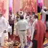 Party Worker Slaps Politician After Garlanding Viral Video : మెడలో ...