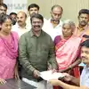 அம்மா மற்றும் மனைவியுடன் வந்த சீமான்! காரைக்குடியில் வேட்புமனு தாக்கல் ...