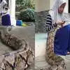 Python In Girl's Lap,என்ன இந்த பொண்ணு மலைப்பாம்பை கொஞ்சிக்கிட்டு ...