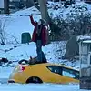 Selfie On Top Of Sinking Car,ಮುಳುಗುತ್ತಿದ್ದ ಕಾರಿನ ಮೇಲೆ ನಿಂತು ಮಹಿಳೆಯ ...